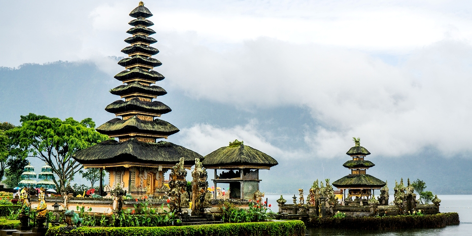 PESONA BALI SEBAGAI LEGENDA WISATA INDONESIA, MENYIMPAN POTENSI BISNIS ...